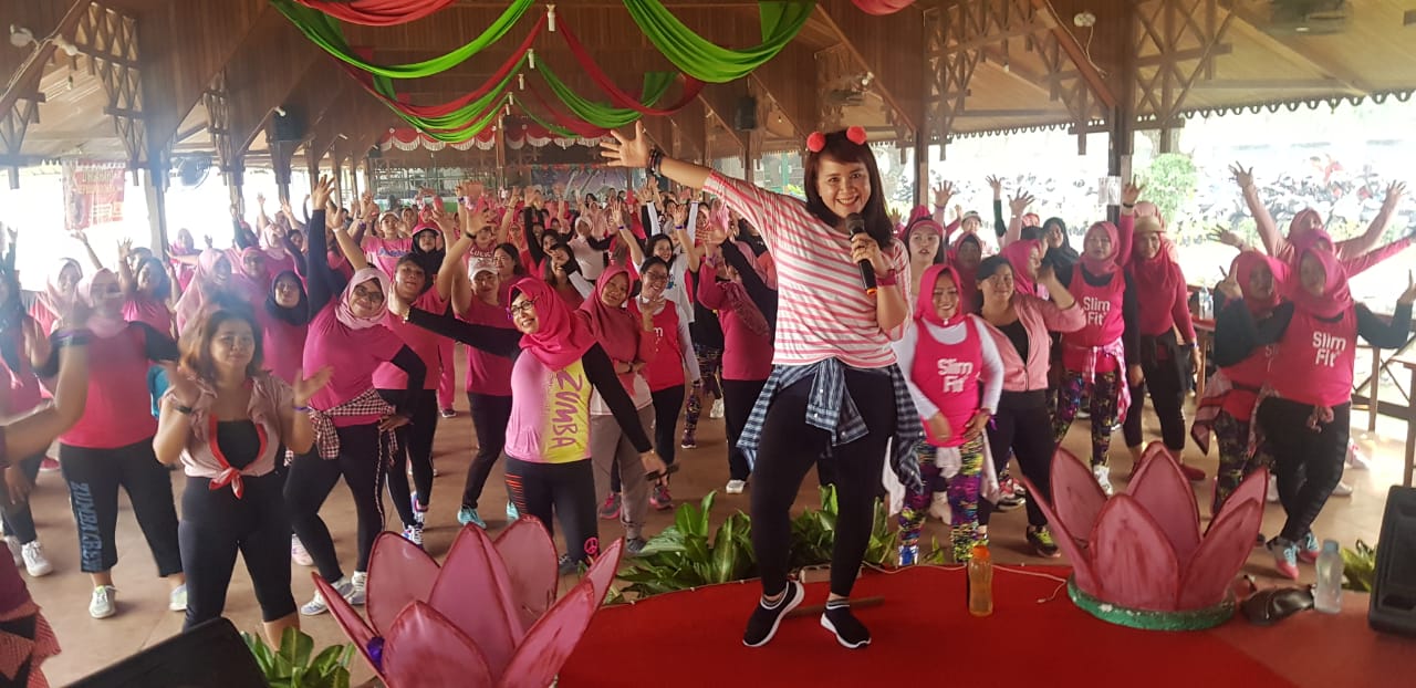 Senam Zumba Bergoyang di Taman Teratai Indah - Poros Nusantara
